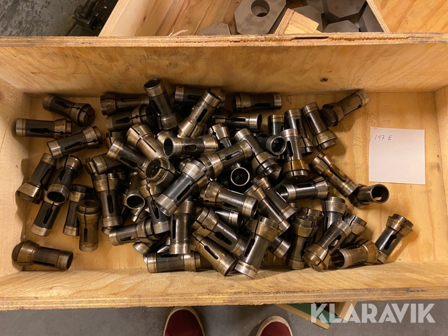 Klaravik Auktioner | Svarhylsor 147E 73st