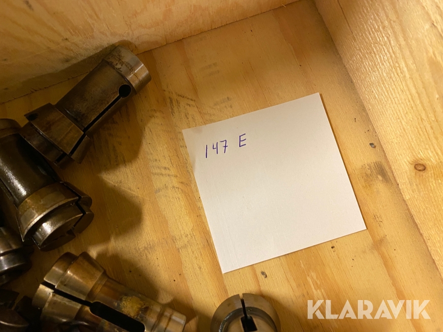 Klaravik Auktioner | Svarhylsor 147E 73st