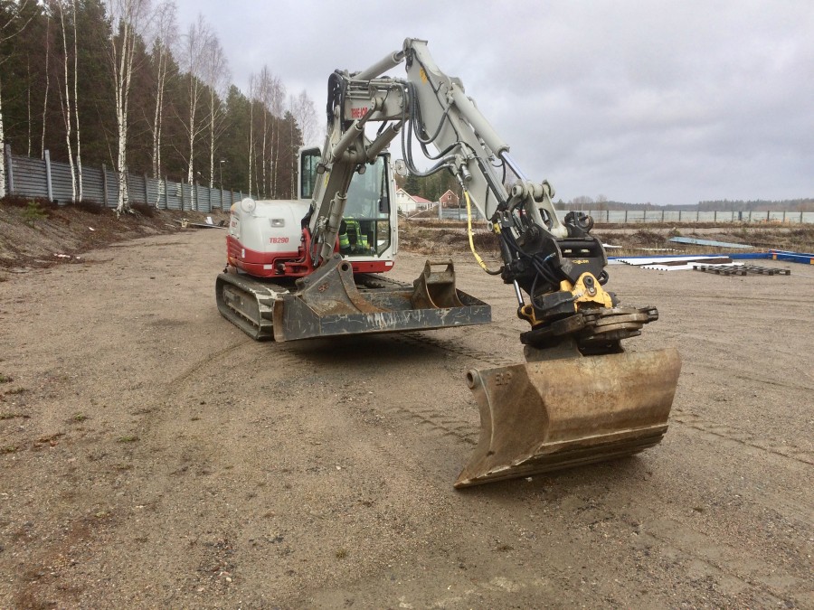 Grävmaskin med rototilt