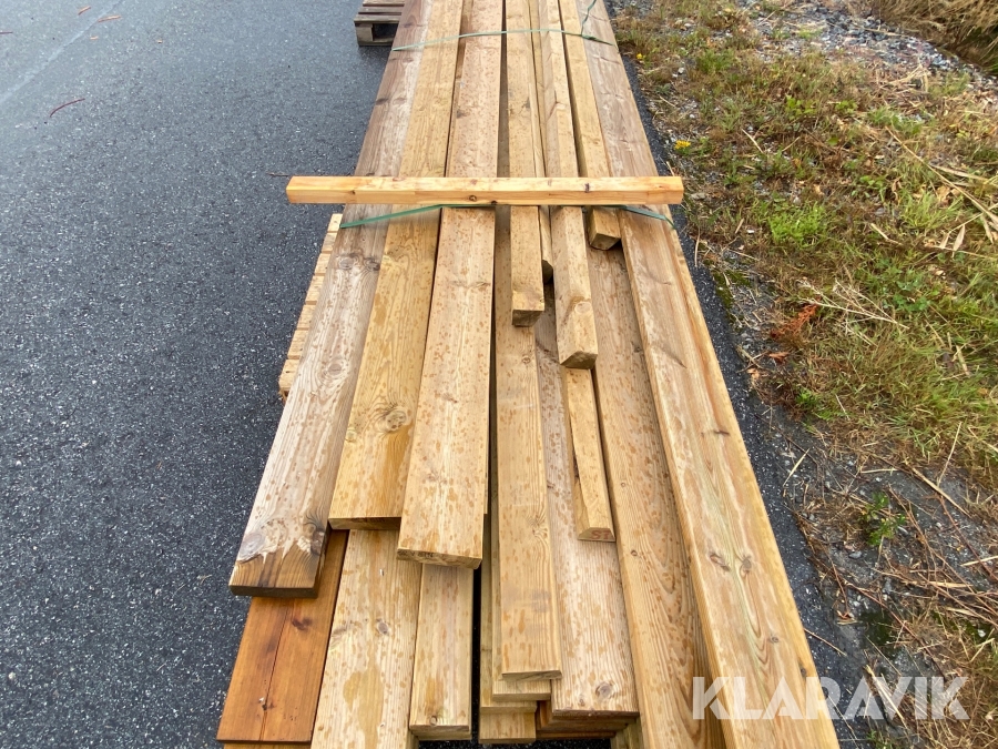 Klaravik Auktioner | Impregnerat regelvirke samt trall