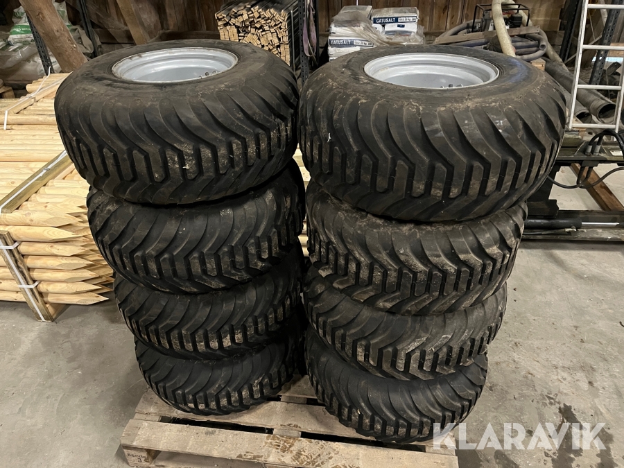 Däck på fälg 8 st Alstor, Varberg, Klaravik auktioner
