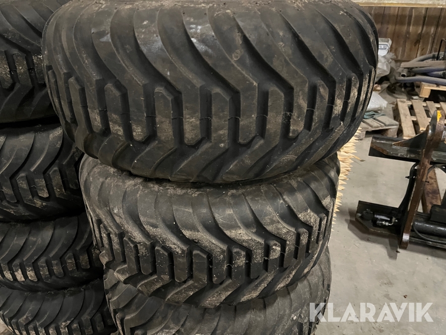 Däck på fälg 8 st Alstor, Varberg, Klaravik auktioner
