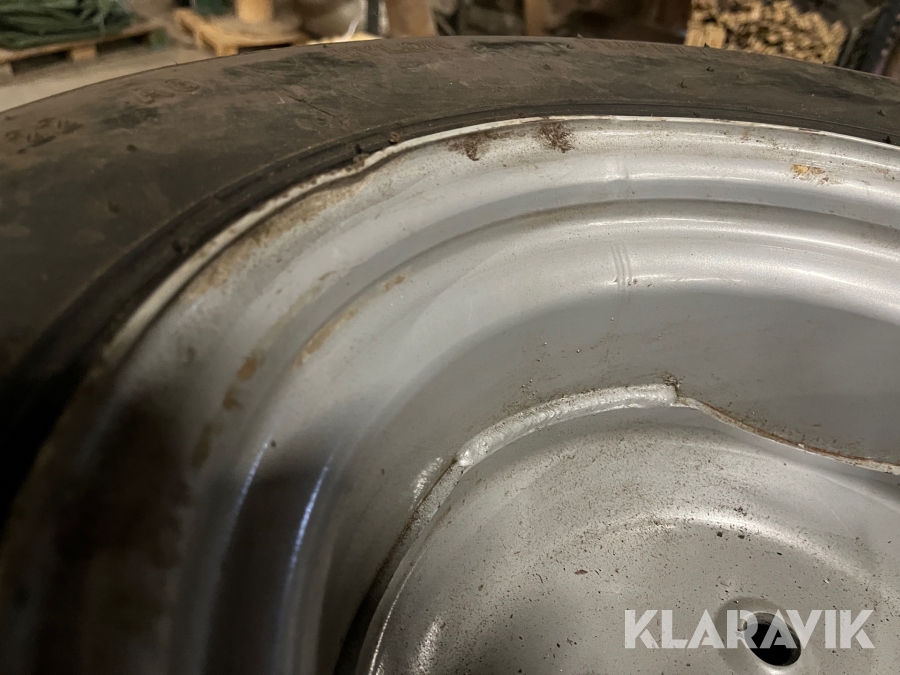 Däck på fälg 8 st Alstor, Varberg, Klaravik auktioner