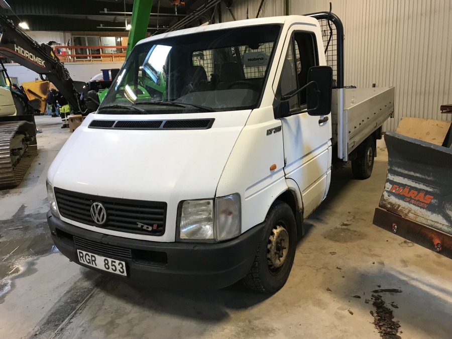 Klaravik Auktioner | VW LT 35 med HIAB 022T kran