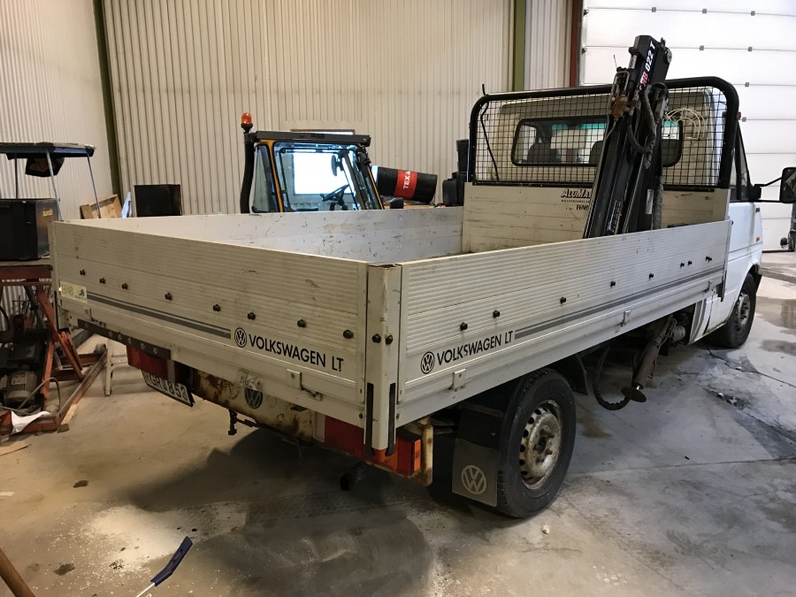 Klaravik Auktioner | VW LT 35 med HIAB 022T kran