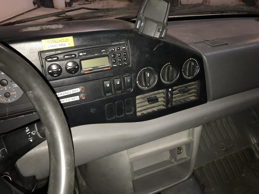 Klaravik Auktioner | VW LT 35 med HIAB 022T kran