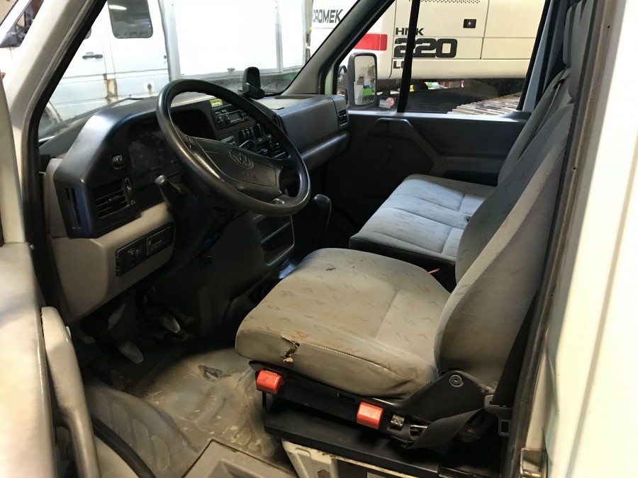 Klaravik Auktioner | VW LT 35 med HIAB 022T kran