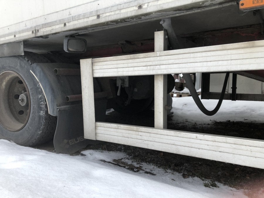 Lastbilssläp med dragstång