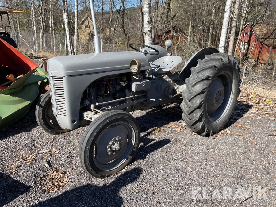 Traktor Ferguson Grålle, Årjäng, Klaravik auktioner