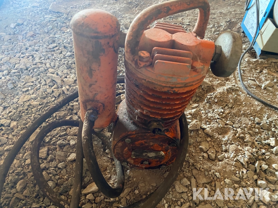 Traktor kompressor, Västerås, Klaravik auktioner
