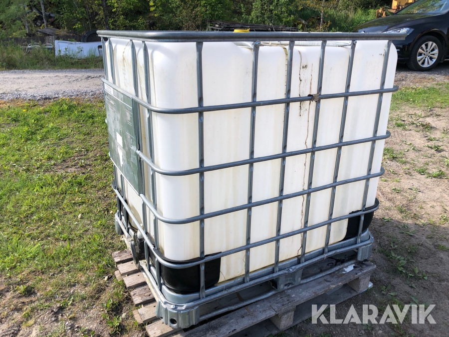 Klaravik Auktioner | IBC-tank med lock
