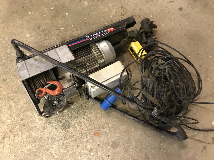 Klaravik Auktioner | Wire-vinsch för byggställning