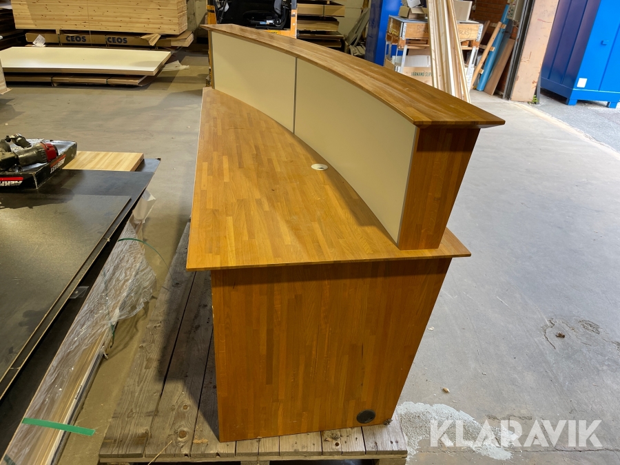 Klaravik Auktioner | Receptionsdisk med belysning