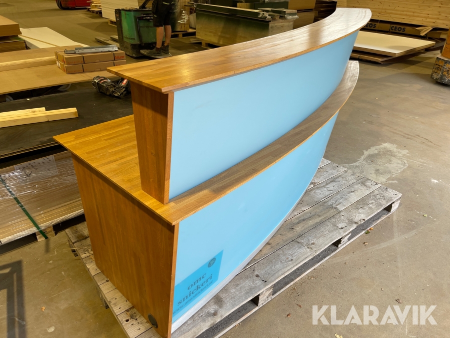 Klaravik Auktioner | Receptionsdisk med belysning