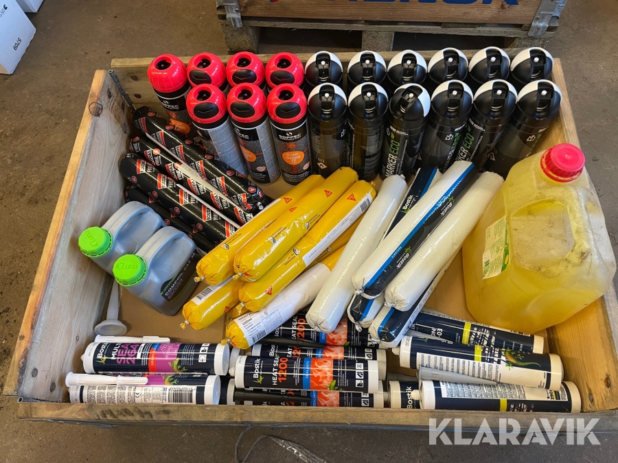 Parti med markeringsfärg / olja / massor, Svenljunga,