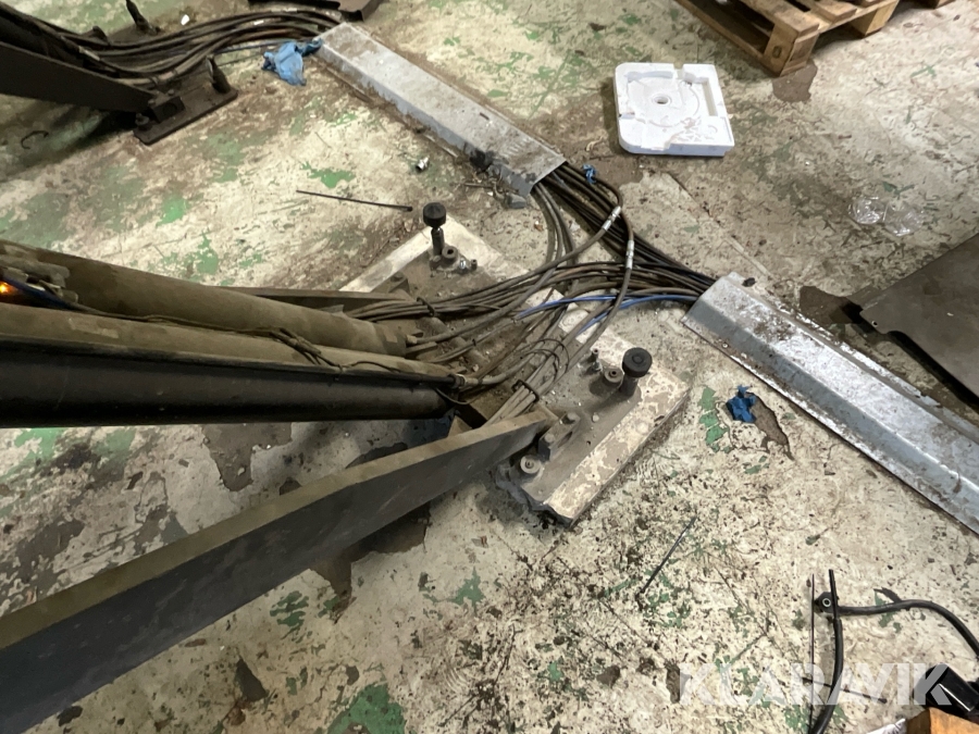 Fordonslyft Saturnus 40R, Eskilstuna, Klaravik auktioner