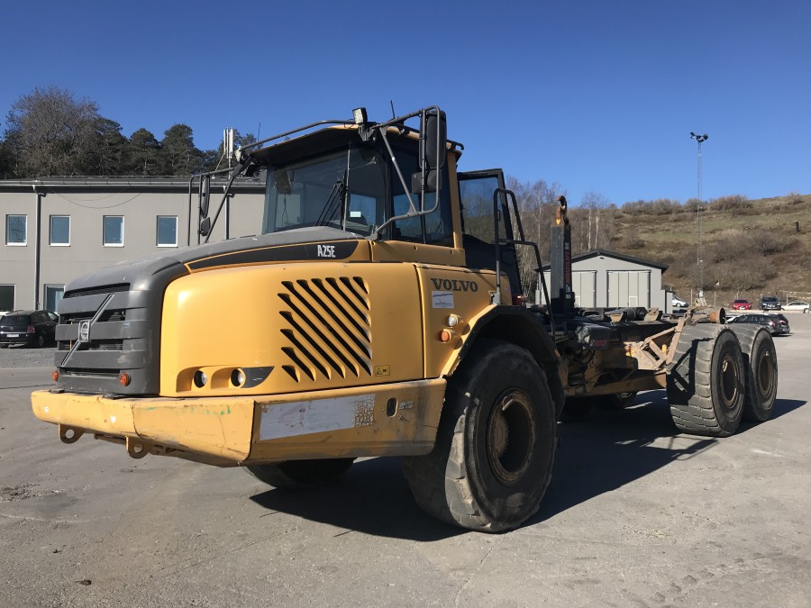 Dumper Volvo A25E med Hiab multilift