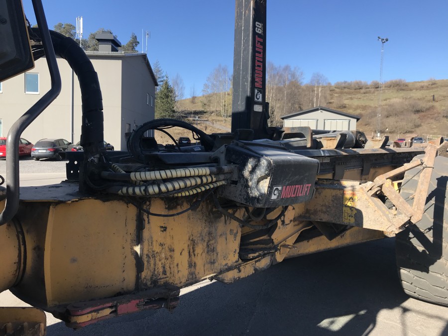 Dumper Volvo A25E med Hiab multilift