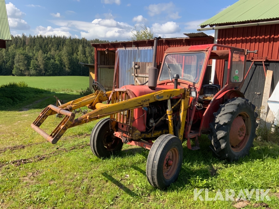 Klaravik Auktioner | Veterantraktor Nuffield 1042 med lastare