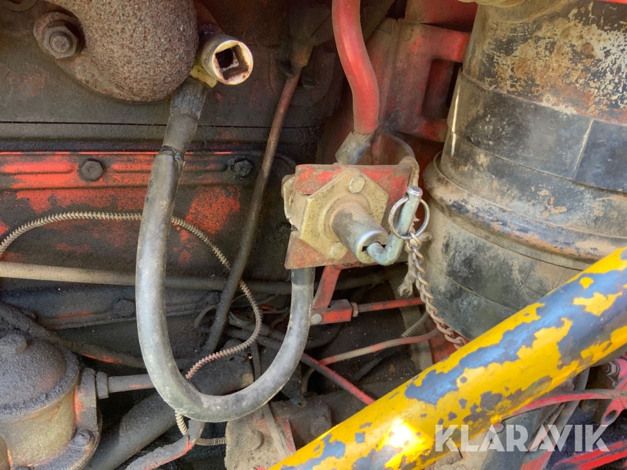 Klaravik Auktioner | Veterantraktor Nuffield 1042 med lastare