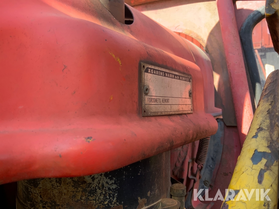Klaravik Auktioner | Veterantraktor Nuffield 1042 med lastare
