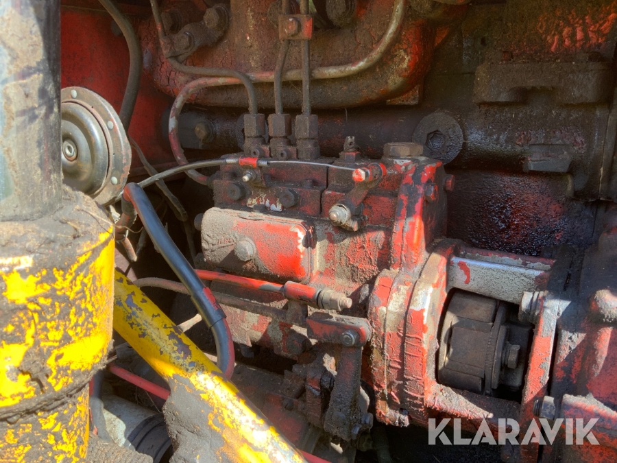 Klaravik Auktioner | Veterantraktor Nuffield 1042 med lastare