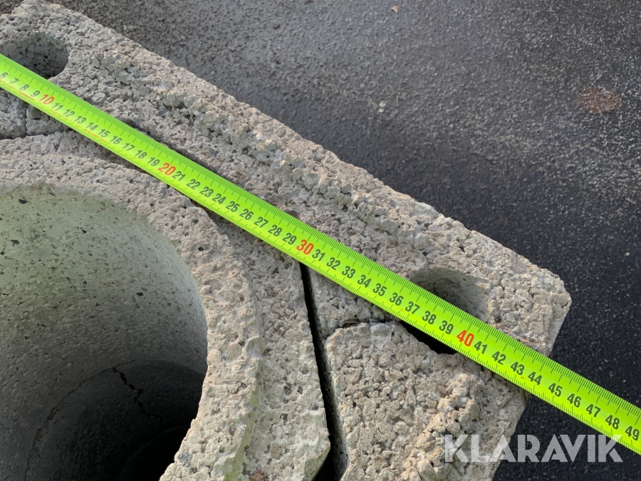 Klaravik Auktioner | Delar till murad skorsten.