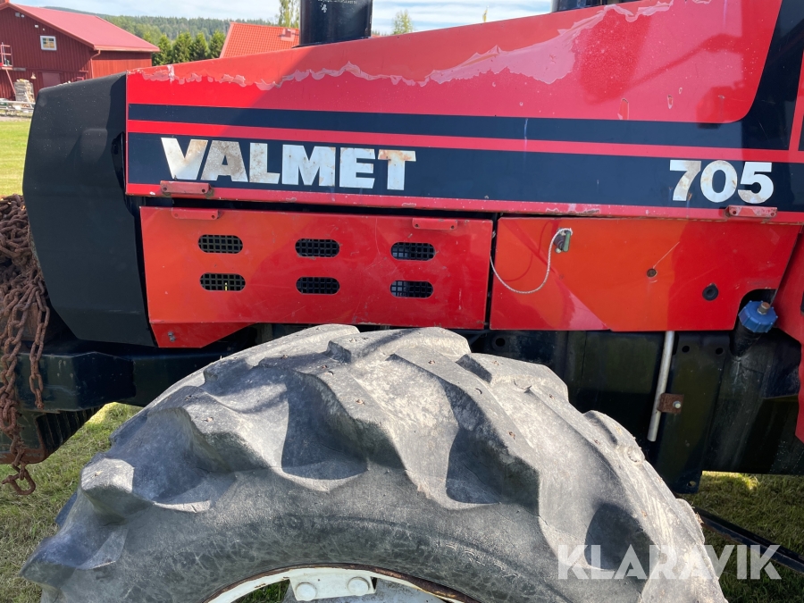 Traktor Valmet 705 med skogskärra och kran, Sunne, Klaravik