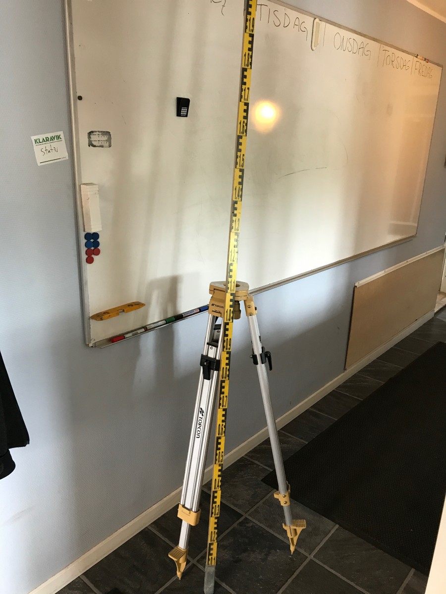 Klaravik Auktioner | Stativ för laser m.m.