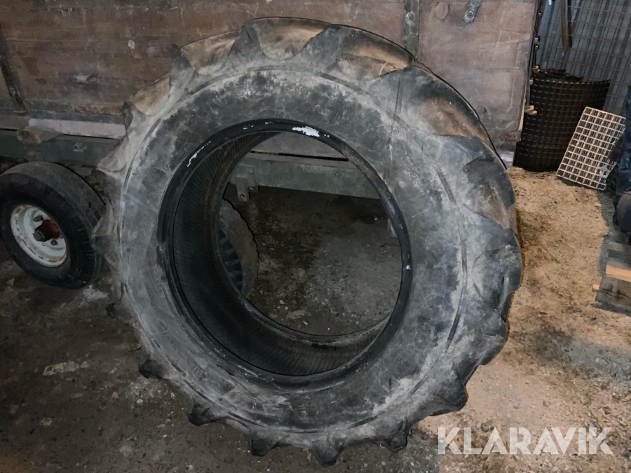 Traktordäck Goodyear 12.4R24, Nora, Klaravik auktioner