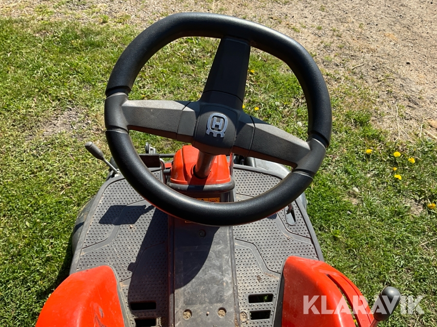 Åkgräsklippare Husqvarna R111B , Nyköping, Klaravik auktione