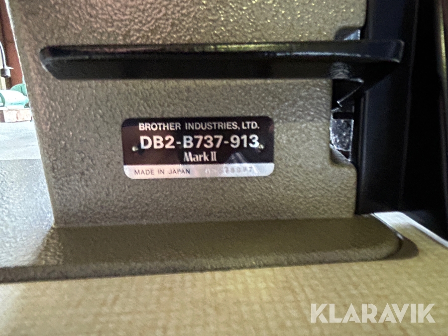 Industrisymaskin med ställbart bord Brother Exedra DB2-B737-