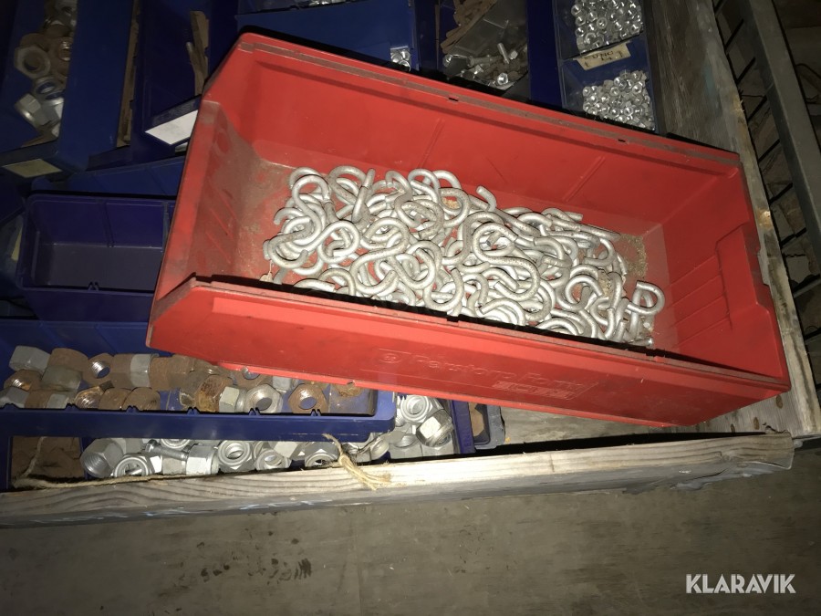 Klaravik Auktioner | Två pall med Bult, Mutter och Brickor