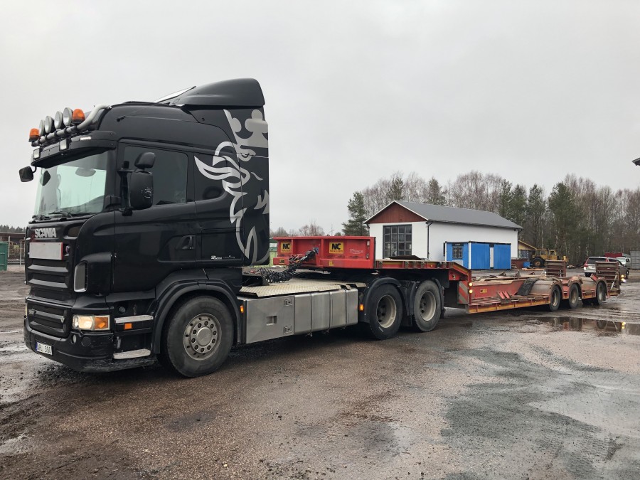 Dragbil med Maskintrailer/Ekipage