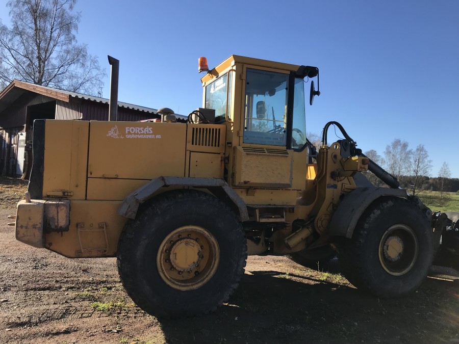 VOLVO BM L90B Lastmaskin med vikplog