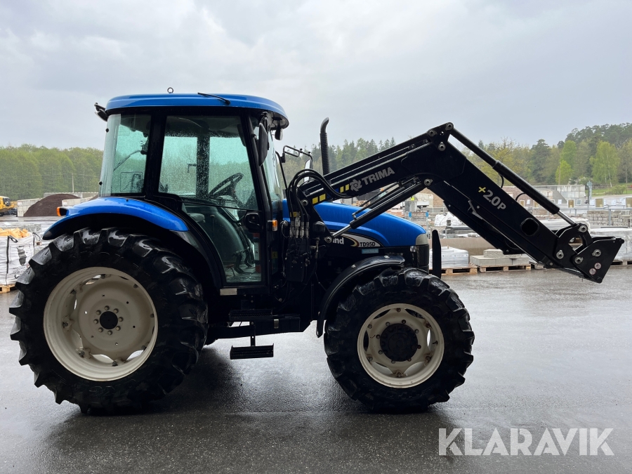 Traktor New Holland TD95D, Järfälla, Klaravik auktioner