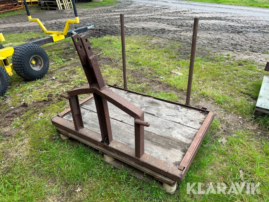 Lastbrygga till traktor, Essunga, Klaravik auktioner