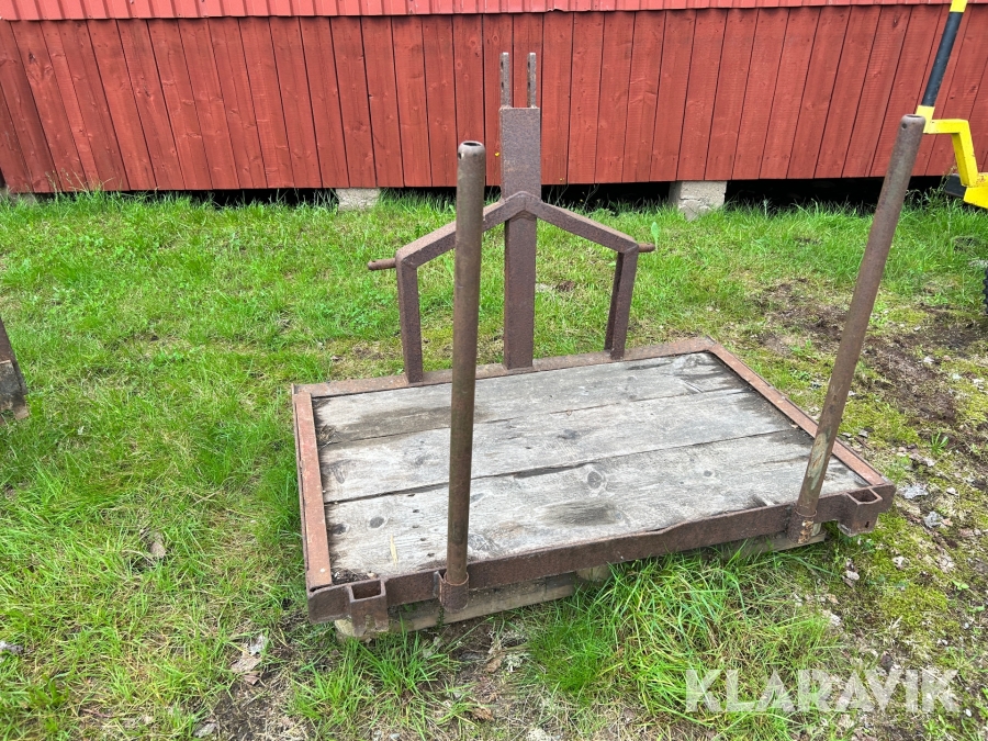 Lastbrygga till traktor, Essunga, Klaravik auktioner