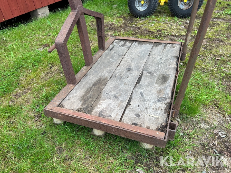 Lastbrygga till traktor, Essunga, Klaravik auktioner