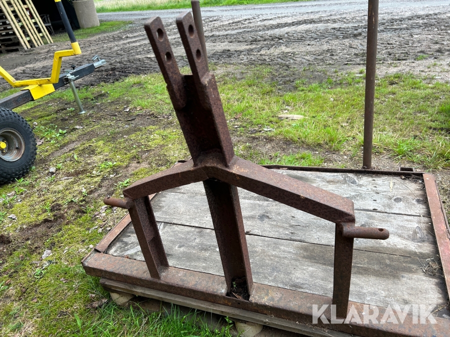 Lastbrygga till traktor, Essunga, Klaravik auktioner