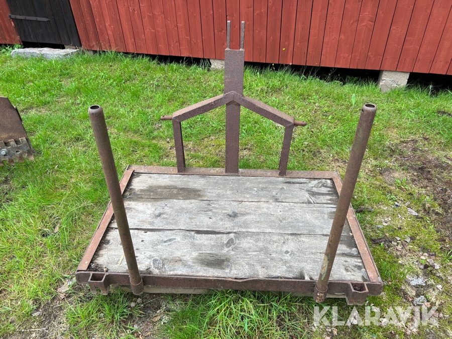 Lastbrygga till traktor, Essunga, Klaravik auktioner