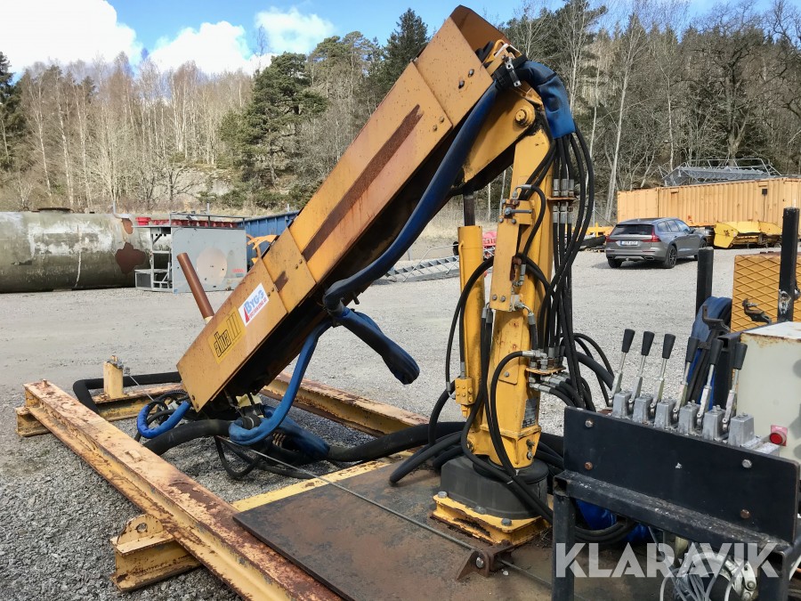 Klaravik Auktioner | Betongpump med kran samt ram