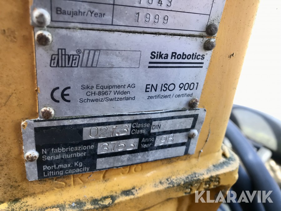 Klaravik Auktioner | Betongpump med kran samt ram