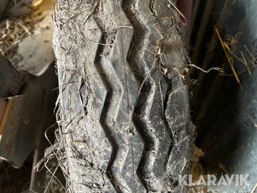 Plog Massey Ferguson 715, Örebro, Klaravik auktioner