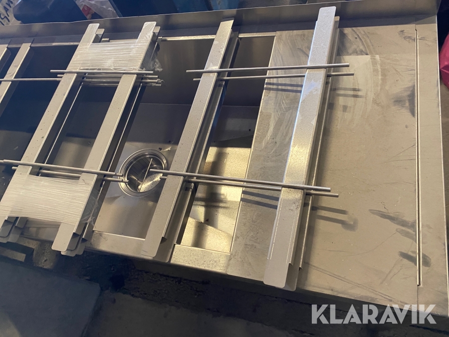 Rostfri bänk med avlopp, Gotland, Klaravik auktioner