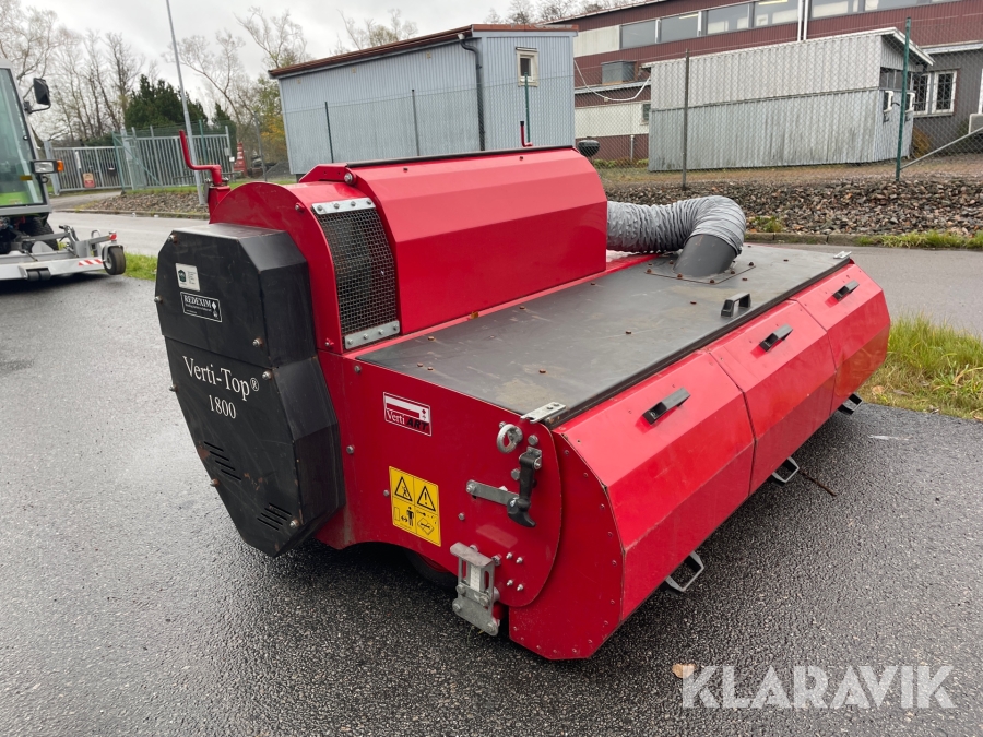 Städmaskin för konstgräs Redexim Verti-Top 1800, Mölndal, Kl