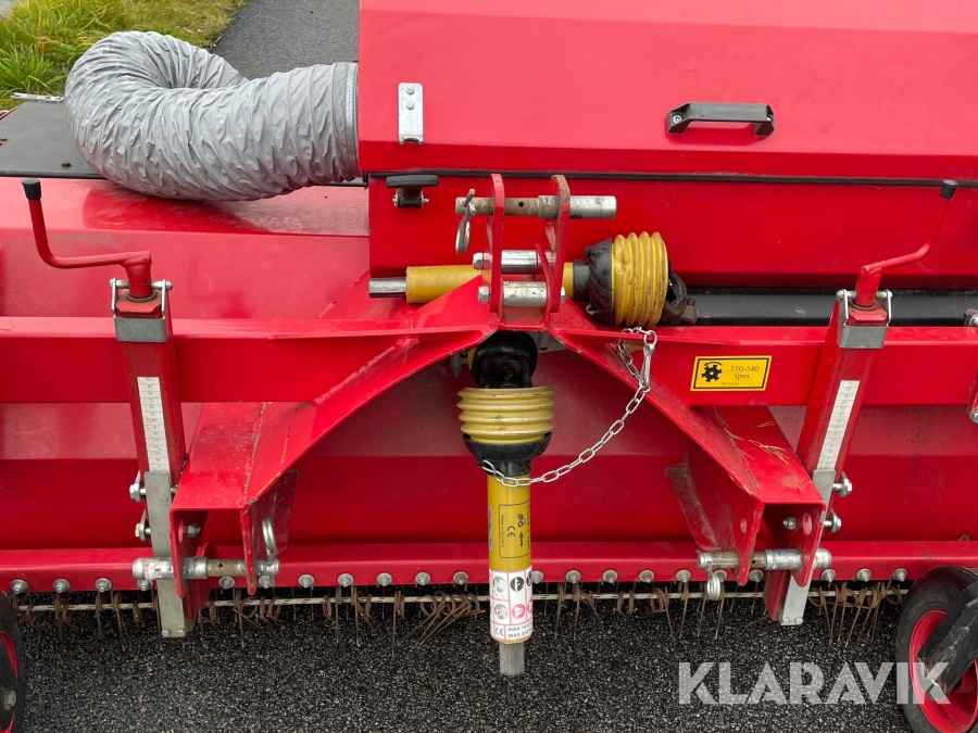 Städmaskin för konstgräs Redexim Verti-Top 1800, Mölndal, Kl