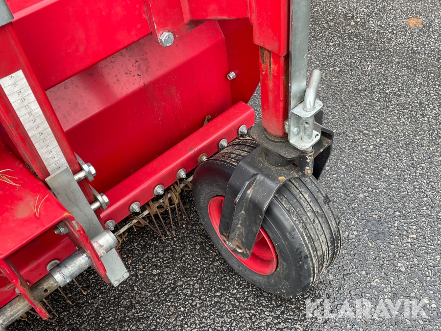 Städmaskin för konstgräs Redexim Verti-Top 1800, Mölndal, Kl