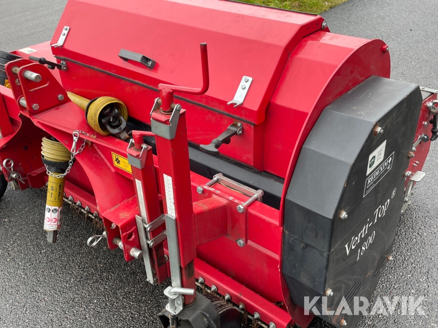 Städmaskin för konstgräs Redexim Verti-Top 1800, Mölndal, Kl