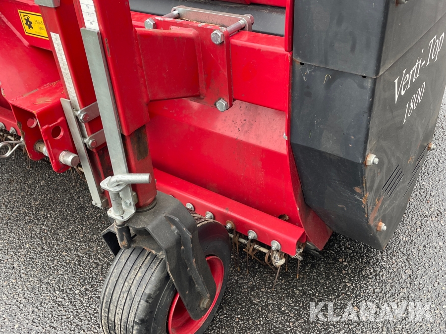 Städmaskin för konstgräs Redexim Verti-Top 1800, Mölndal, Kl